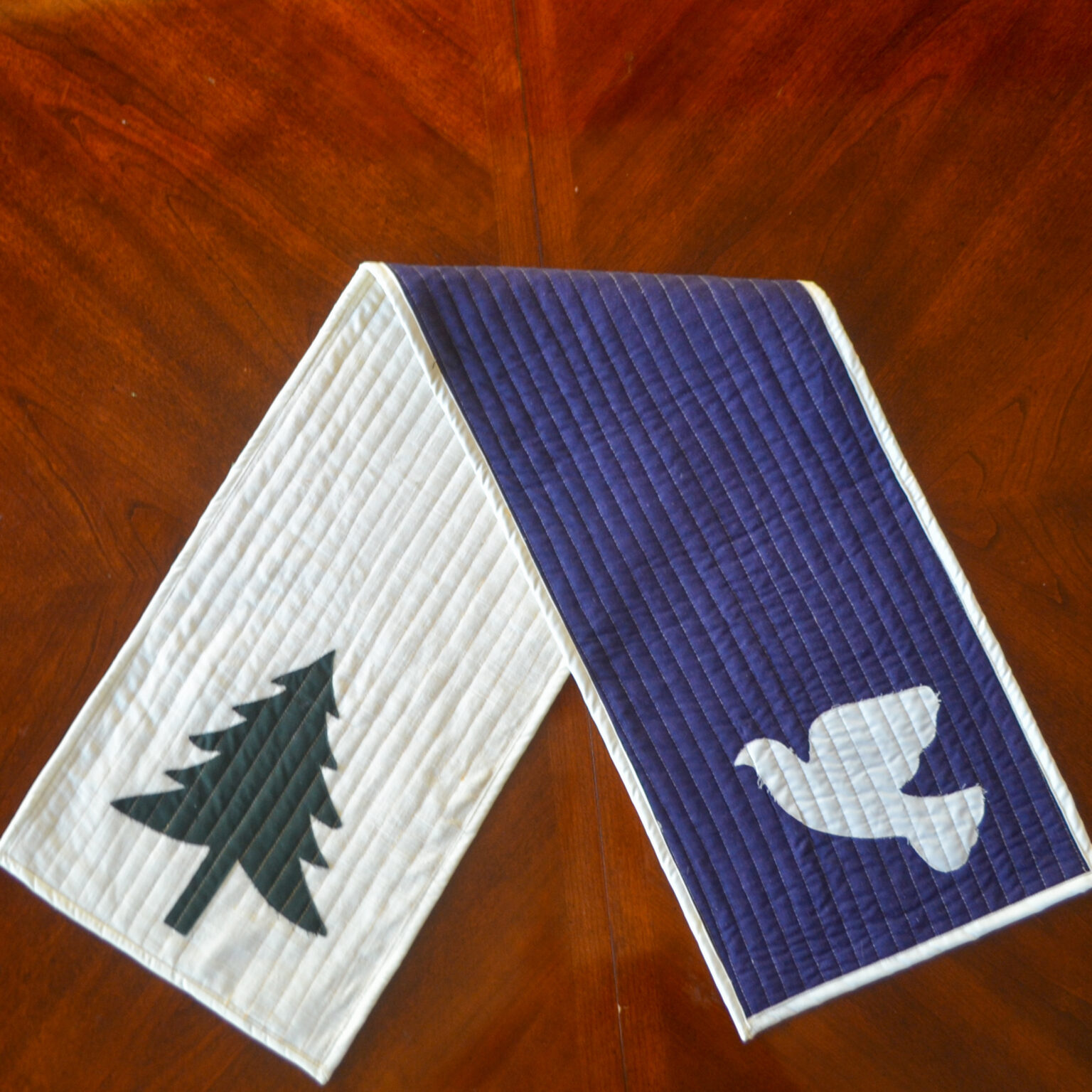 How to Make a Reversible Applique Table Runner - Side Lake Stitch